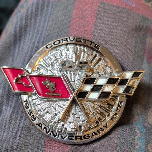 Corvette | Other | 978 Corvette 25th Anniversary Hood Nose Emblem ...